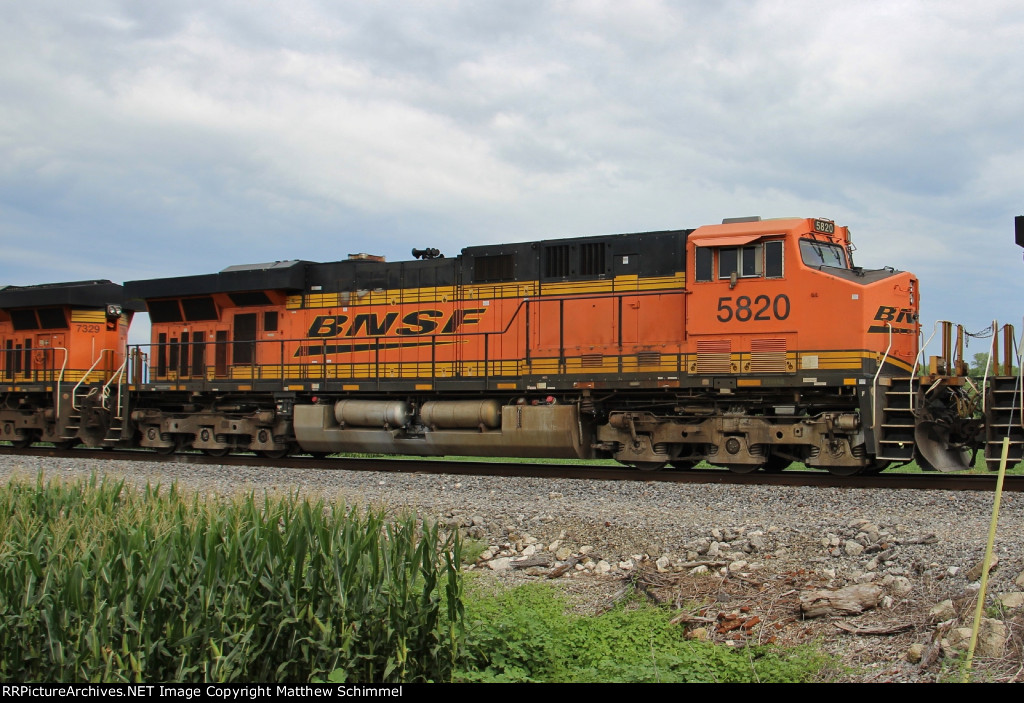 BNSF 5820